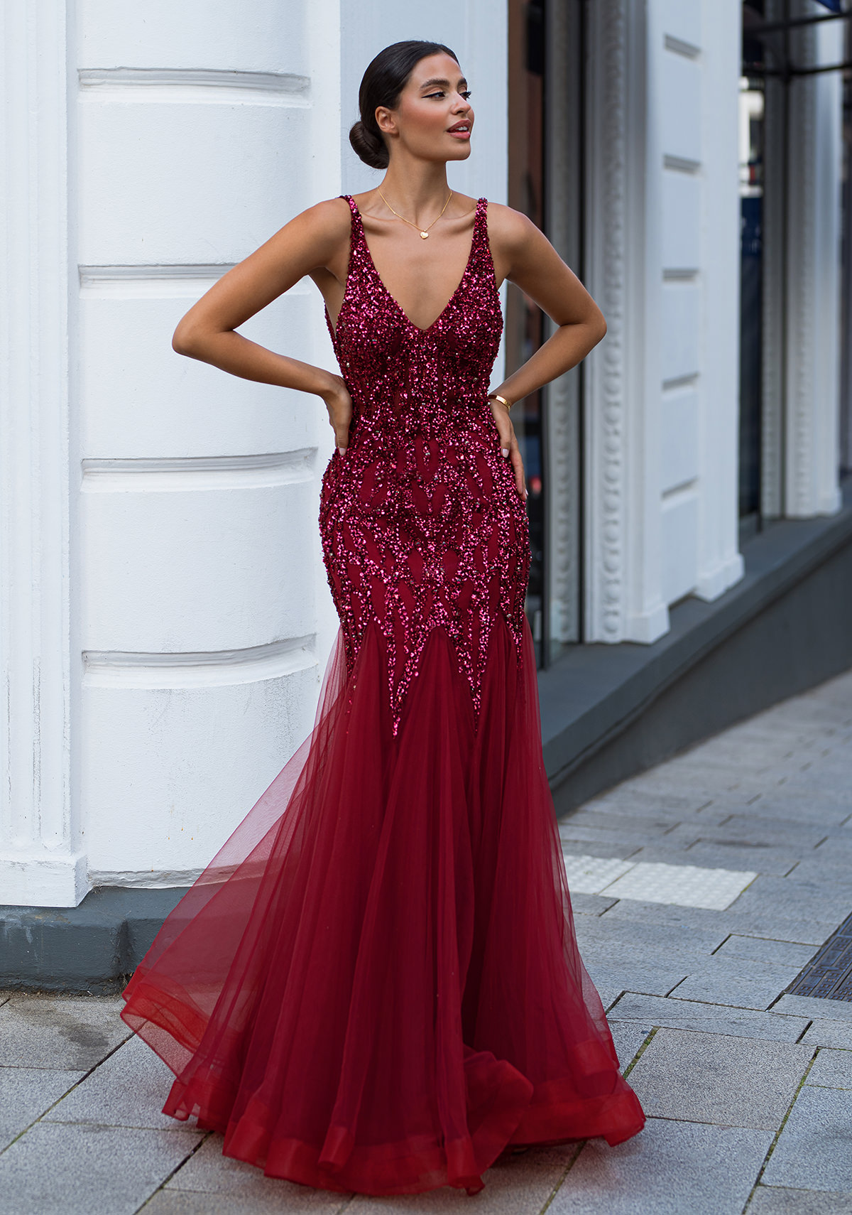 Robe de soirée en tulle avec une décoration élaborée en Rio Red ...