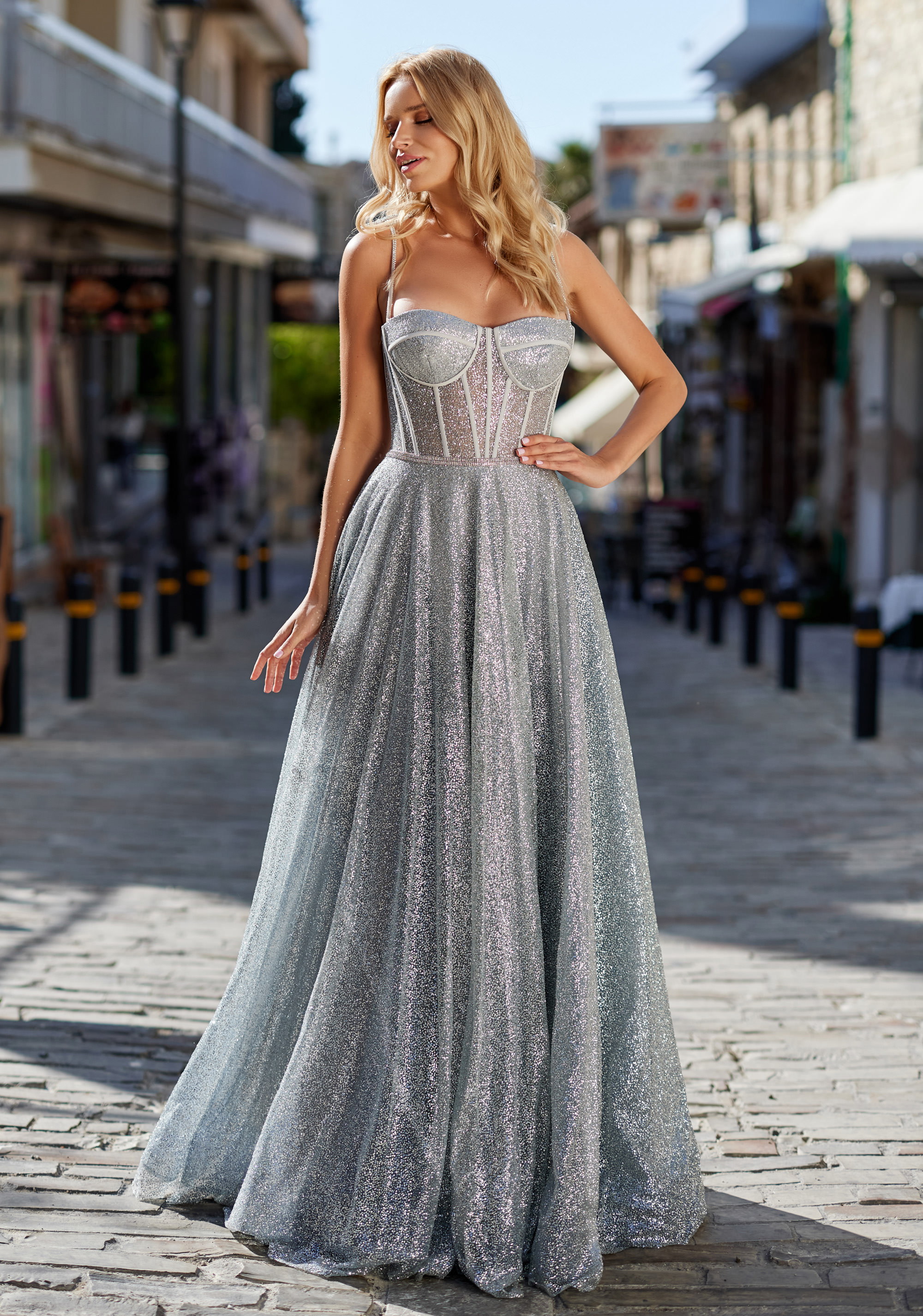 Glitzerndes Abendkleid in Glitter Silver - Christian Koehlert