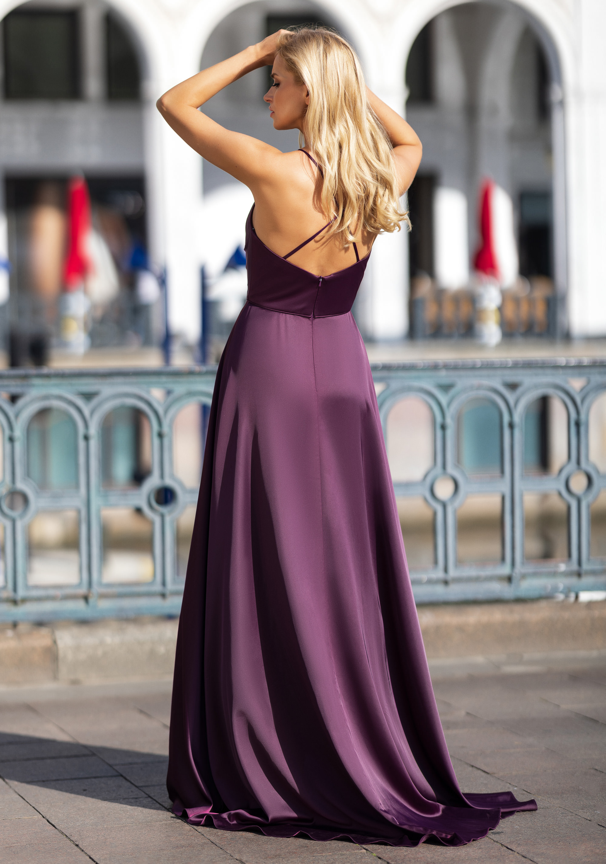 Abito da sera in raso viola reale - Christian Koehlert