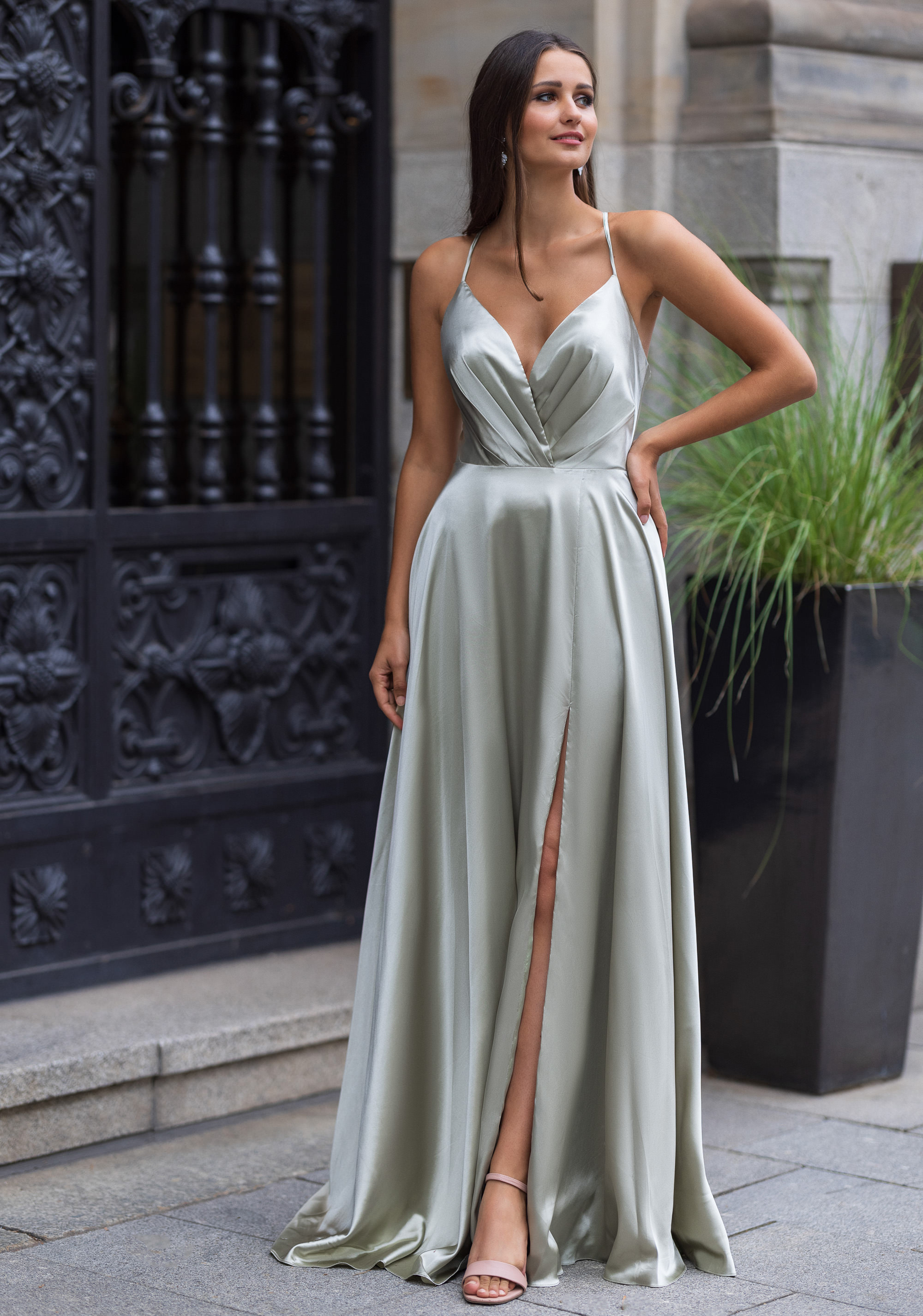 Robe de soirée en satin à bretelles spaghetti vert pomme - Christian ...