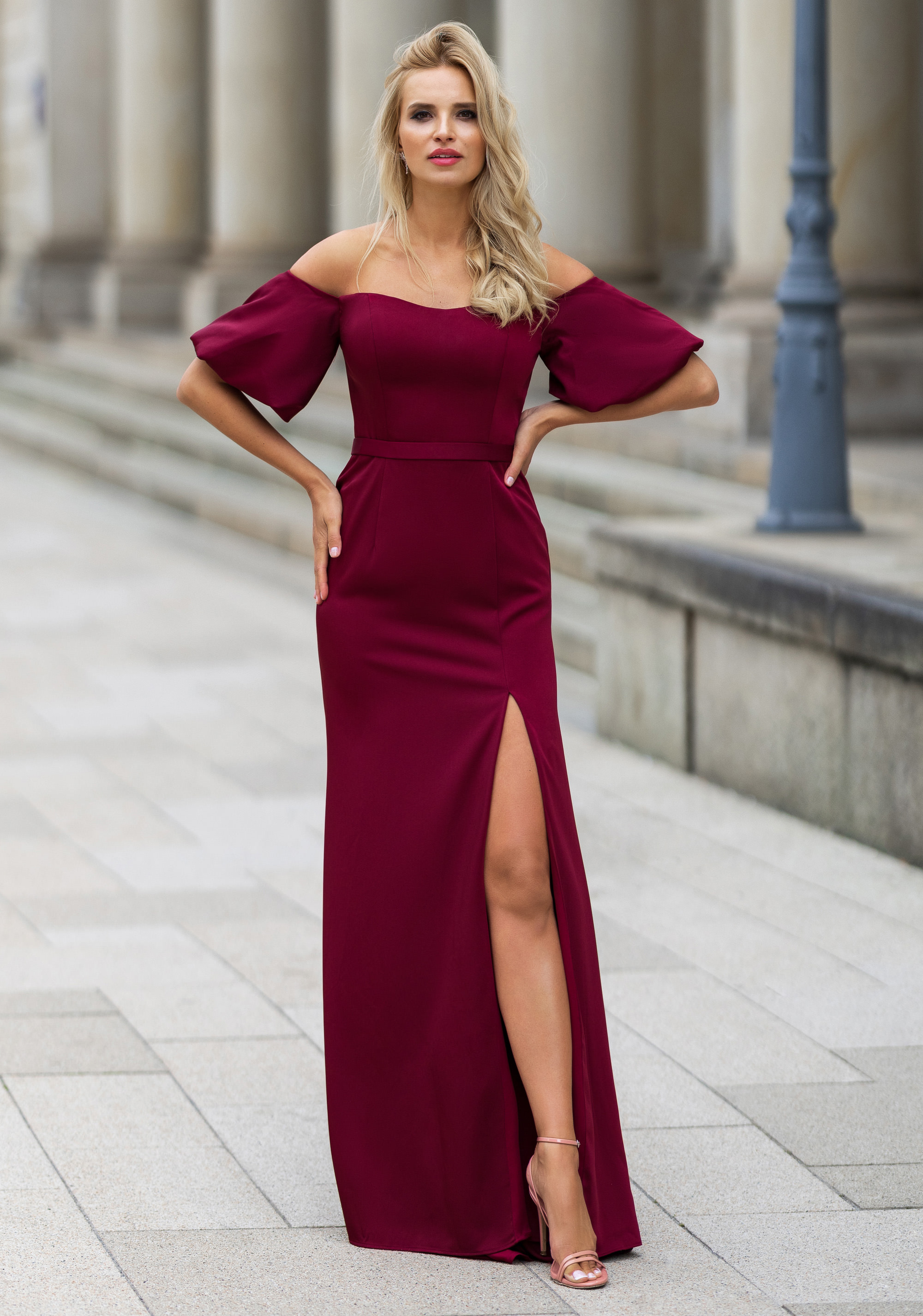 Fließendes Abendkleid mit Puff-Ärmeln in Rio Red - Christian Koehlert
