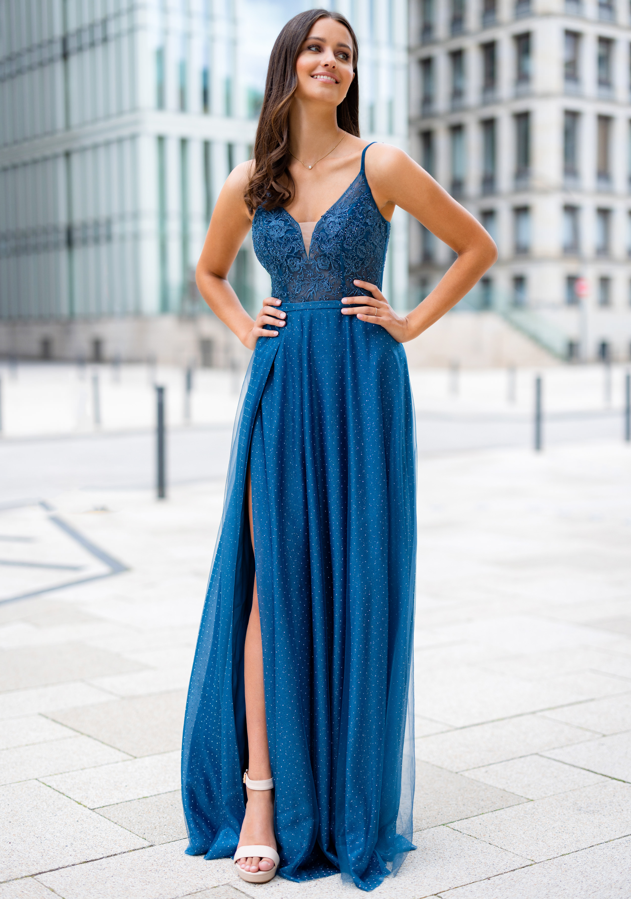 Abendkleid aus Tüll mit Rückenschnürung in Glitter Ice Blue - Christian ...